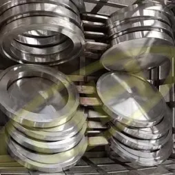 Figure-8 blind plate