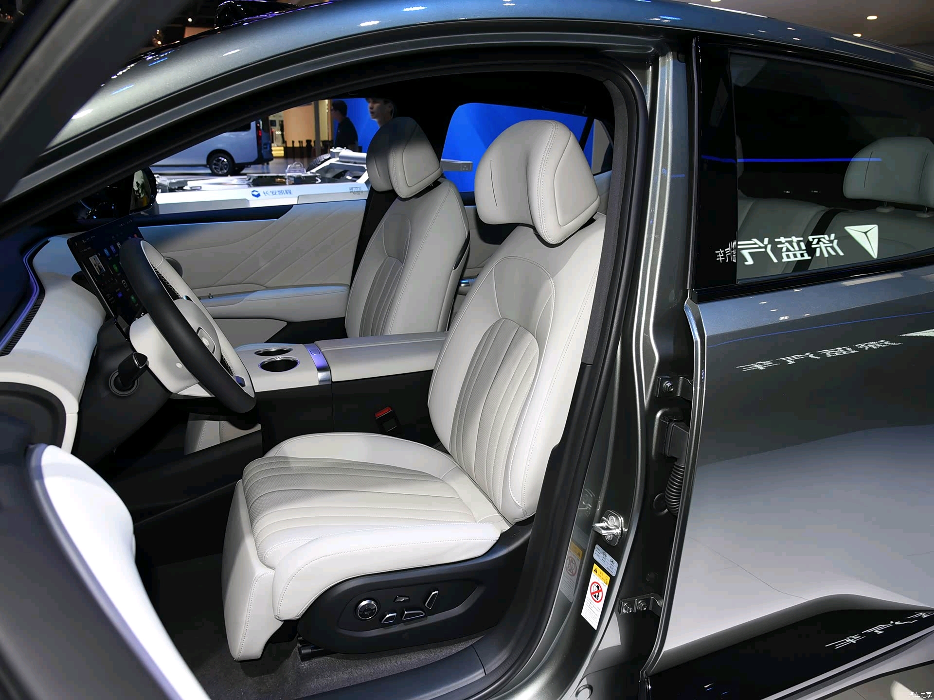 Changan Qiyuan E07, Large-sized SUV