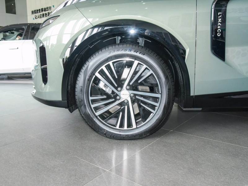 Lynk & Co 08 EM-P, SUV