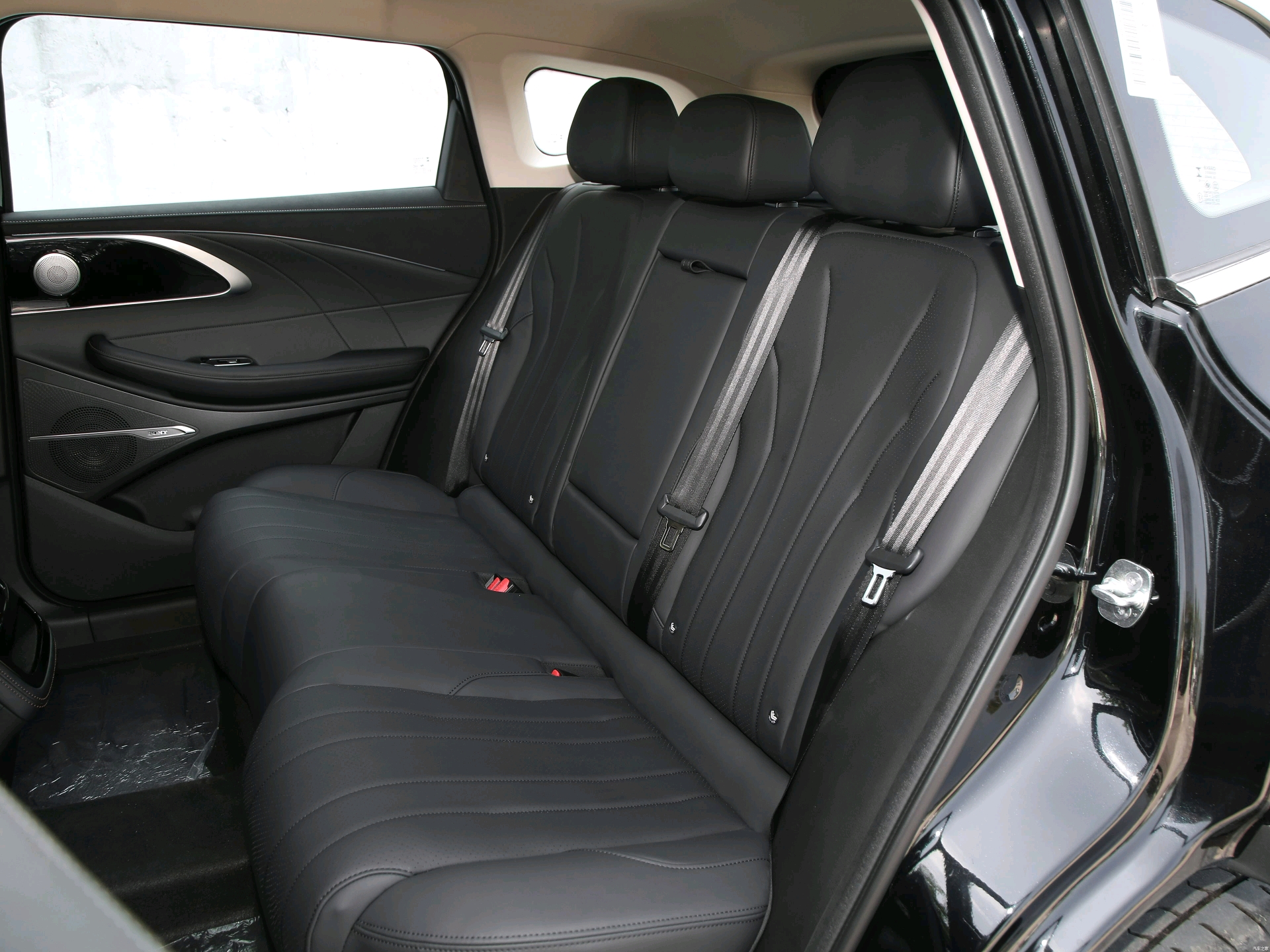 Exceed TXL, Middle-sized SUV