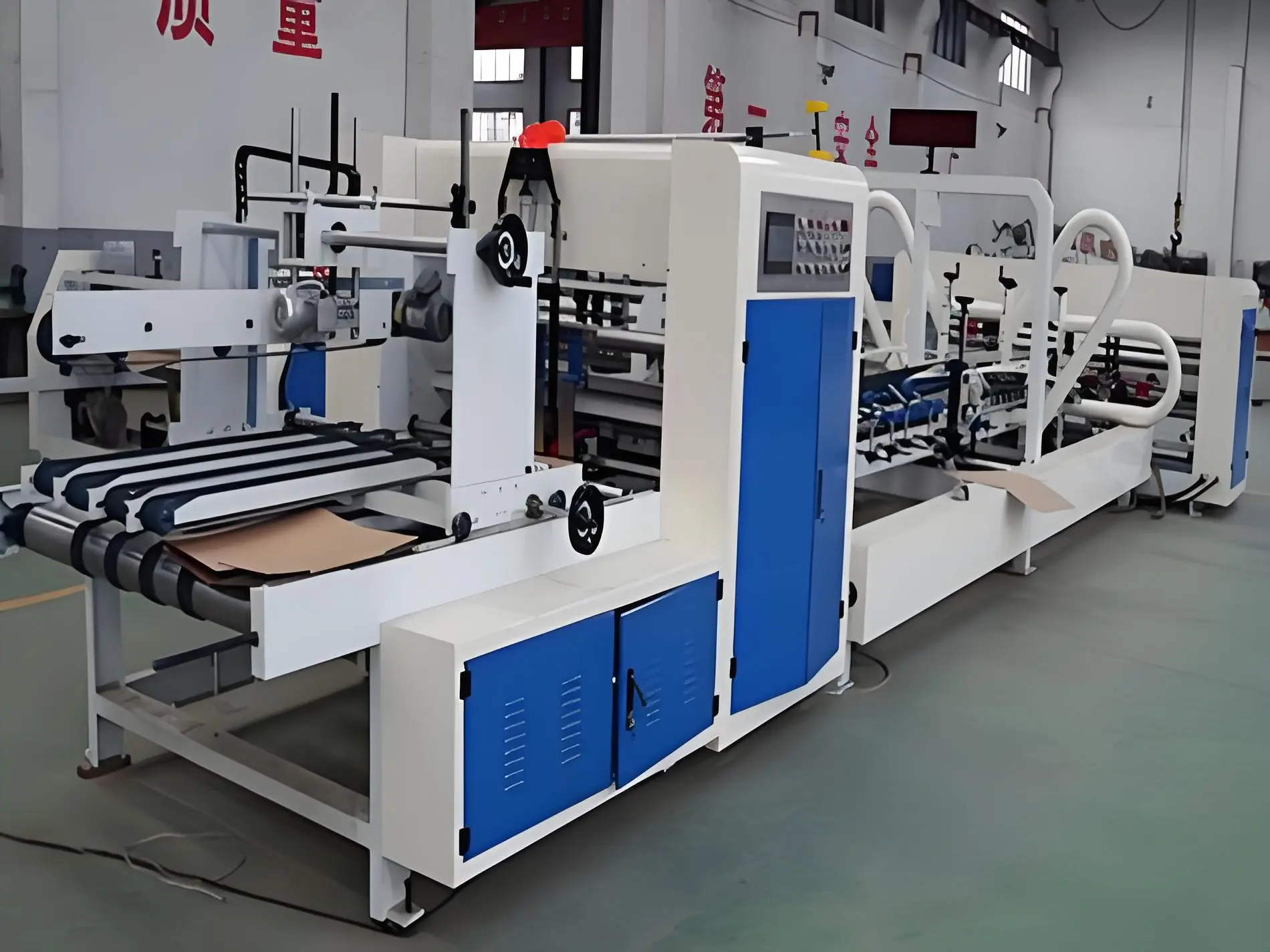 How does a single facer corrugator achieve automated production?