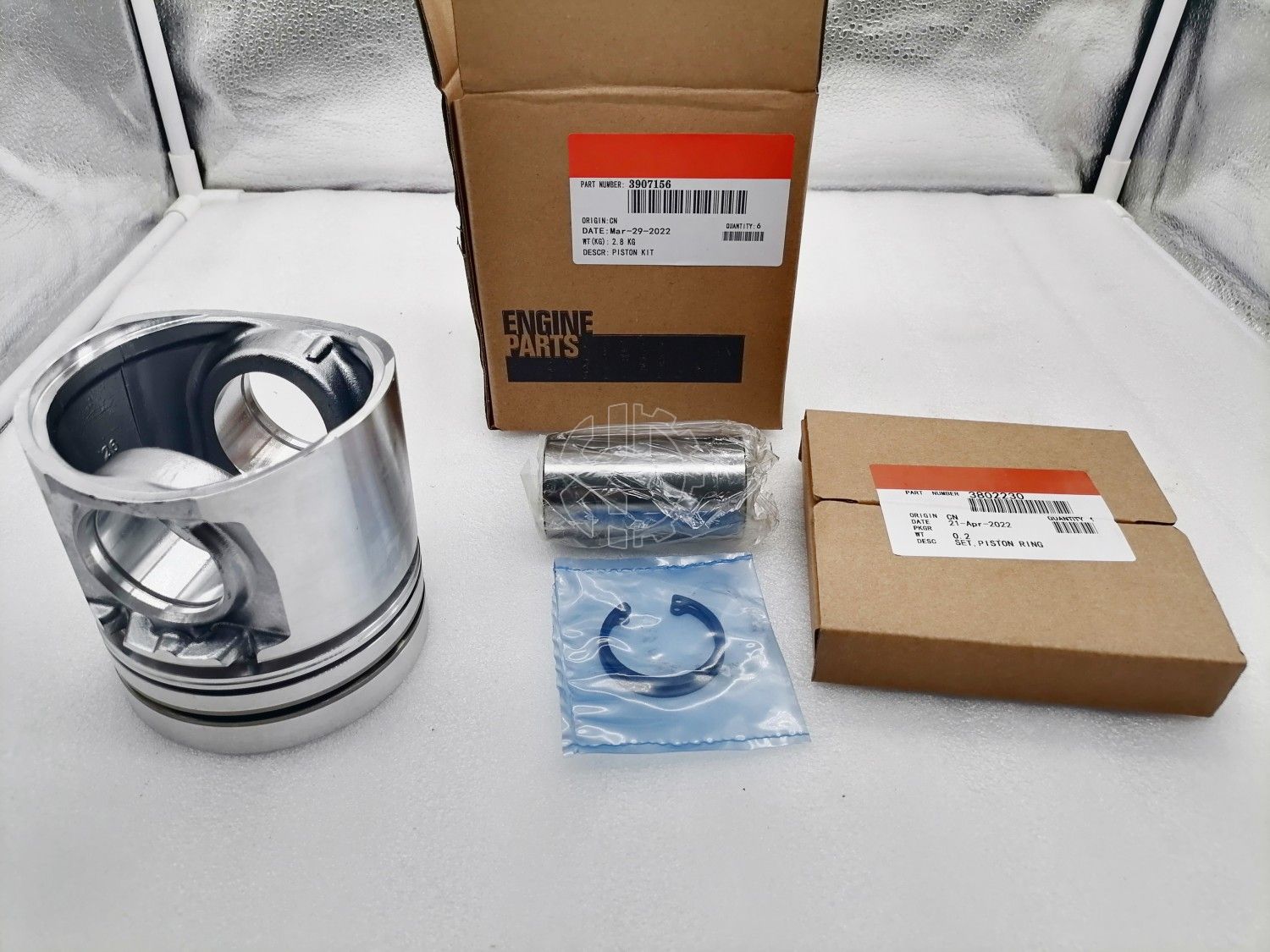 Suitable for Dongfeng Cummins 6BT engine piston 3907156 180 horsepower
