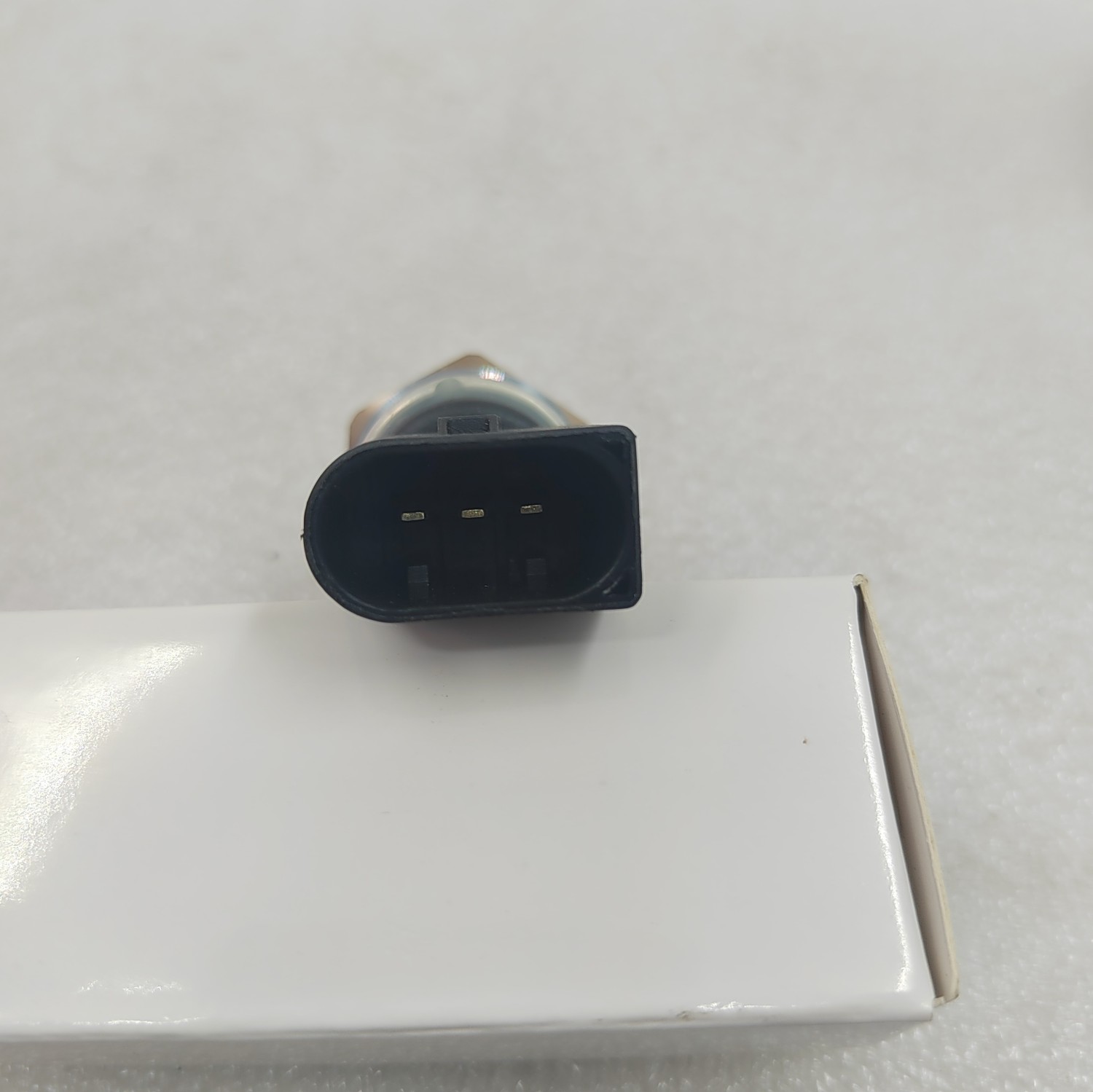 A0061537528 Oil pressure sensor switch 0061537528 for Detroit Benz MB