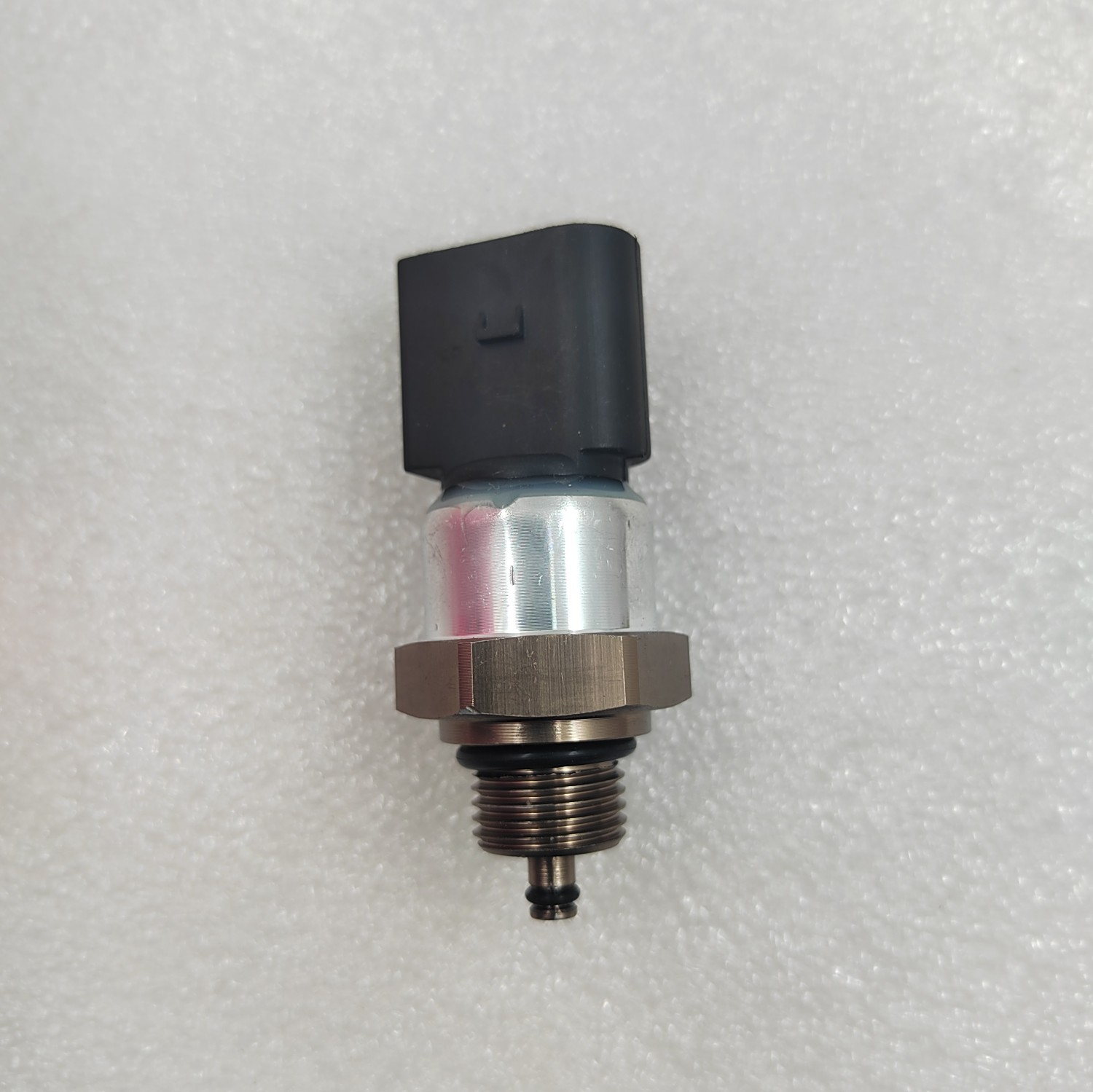 A0061537528 Oil pressure sensor switch 0061537528 for Detroit Benz MB