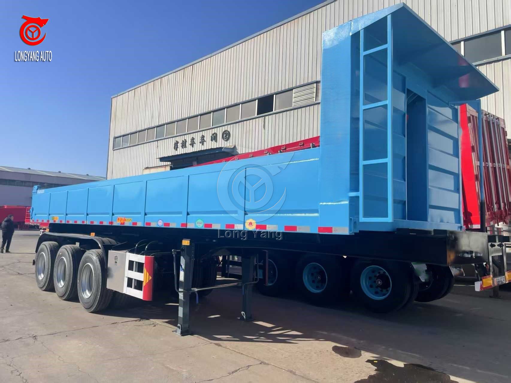 Truck with rear dump function and semi-trailer connection