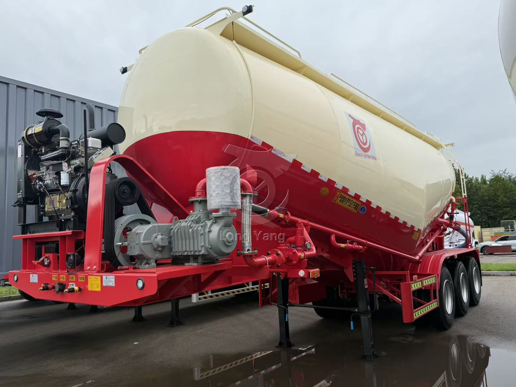 Custom Bulk Cement Tanker Semi-Trailer for Versatile Transport Needs.