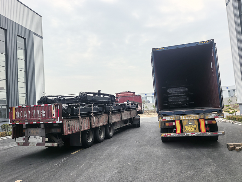 ELITE Exports Two Containers of Crawler Undercarriages Daily
