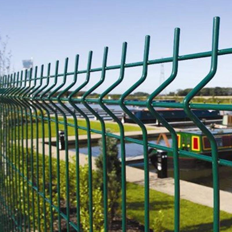 Durable 3D Curved Fence for Enhanced Security.