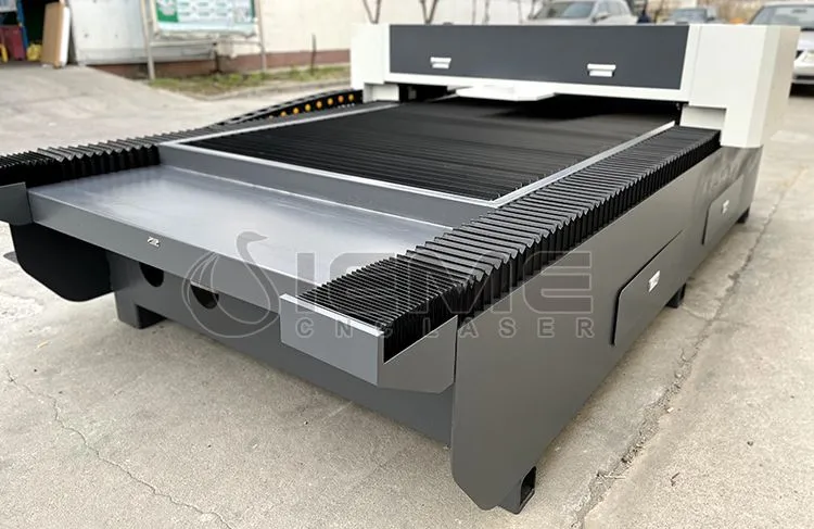 Servo CO2 laser cutting machine with fiber laser structure