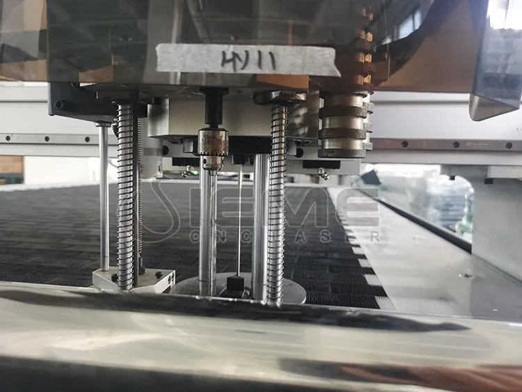 Multi layers automatic cutting machine