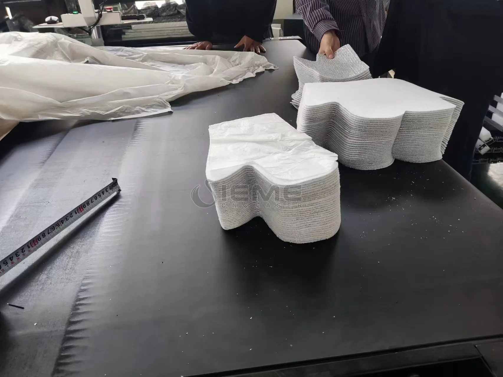 Multi layers automatic cutting machine