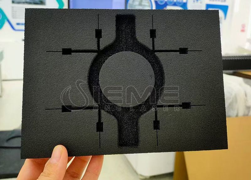 Vibrating Knife CNC Cutting Machine in Packaging and Printing Industry